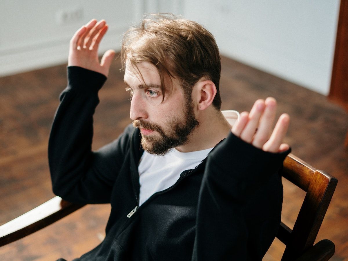 Rückenschmerzen beim Sitzen – so wirst du wieder produktiv ...